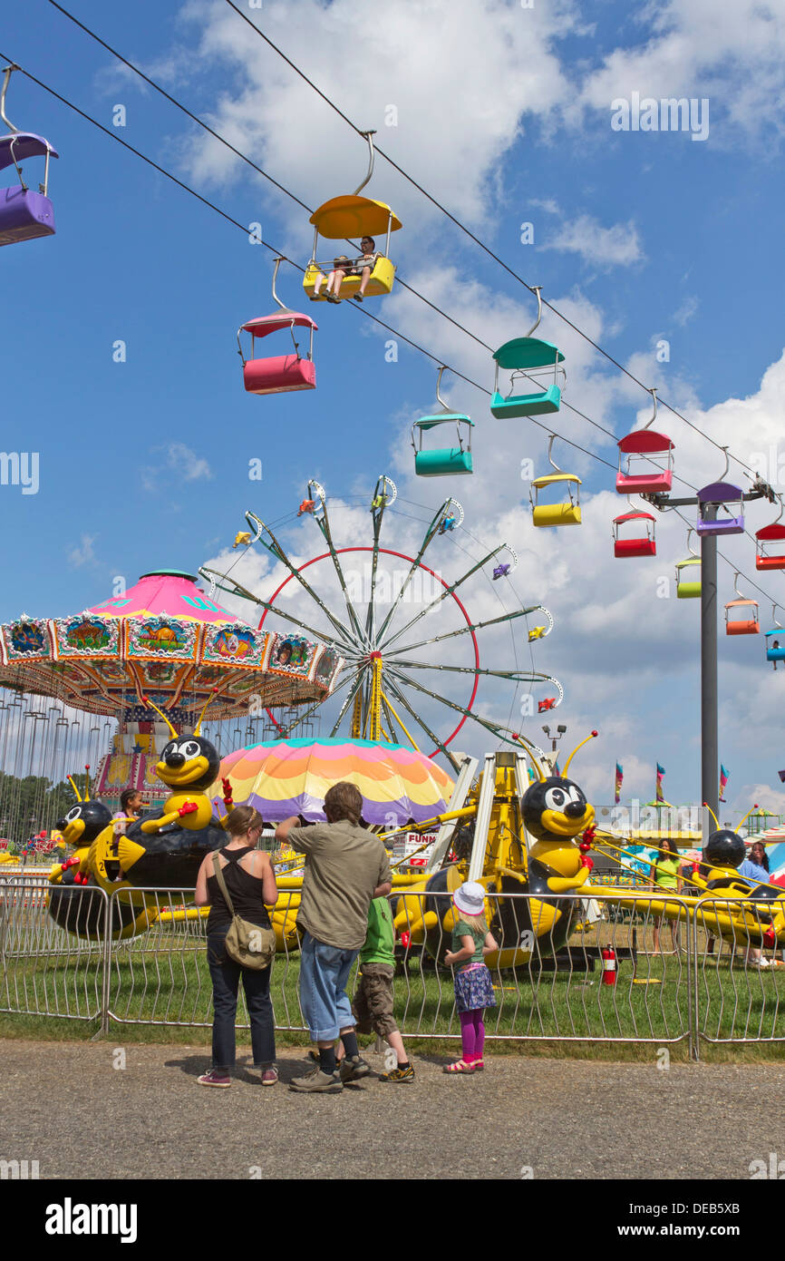 Father son ferris wheel rides hi-res stock photography and images - Alamy