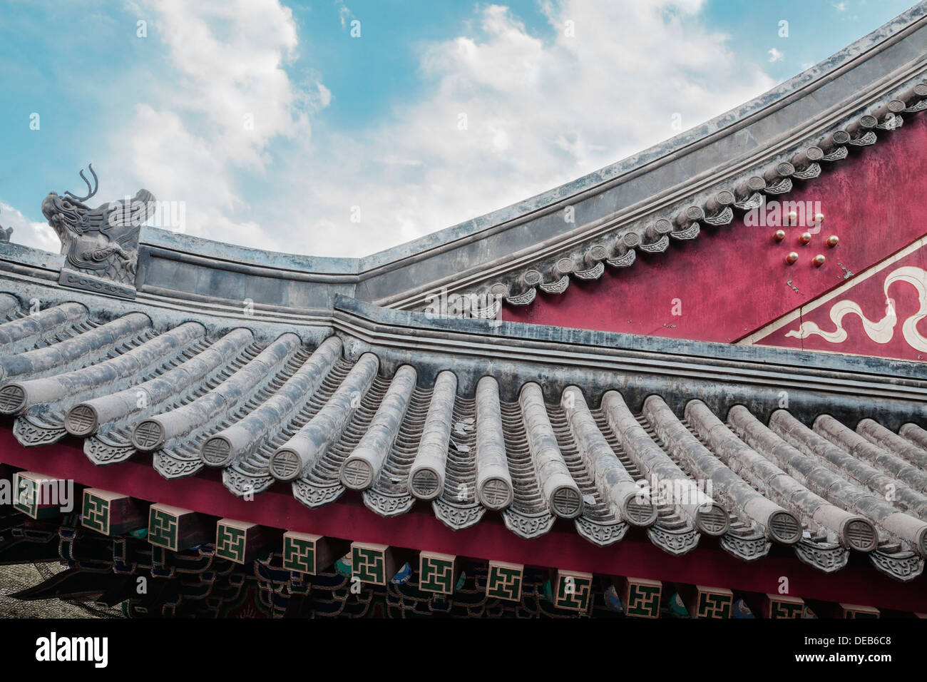 Chinese design on tiles hi-res stock photography and images - Alamy