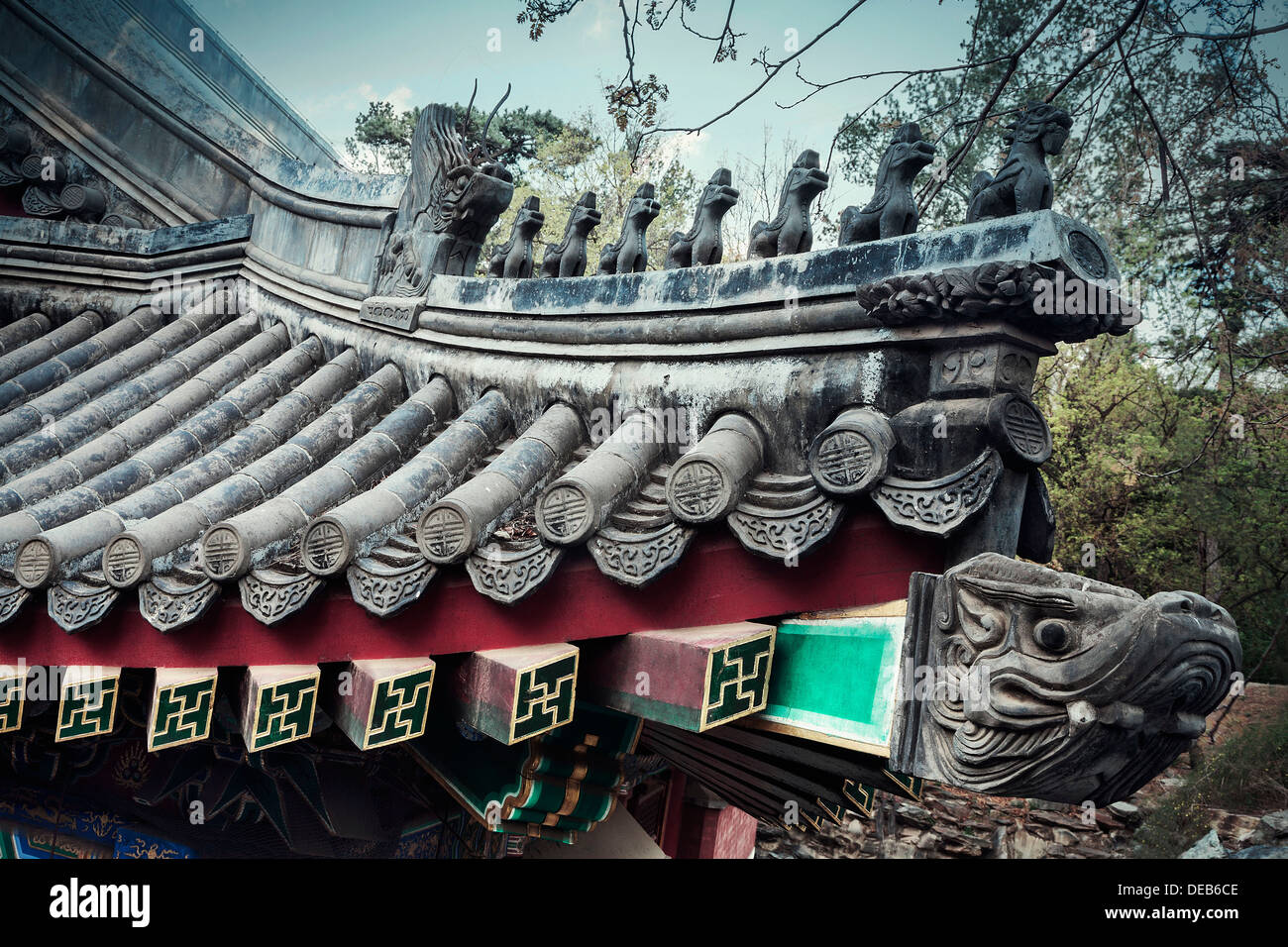 Chinese design on tiles hi-res stock photography and images - Alamy
