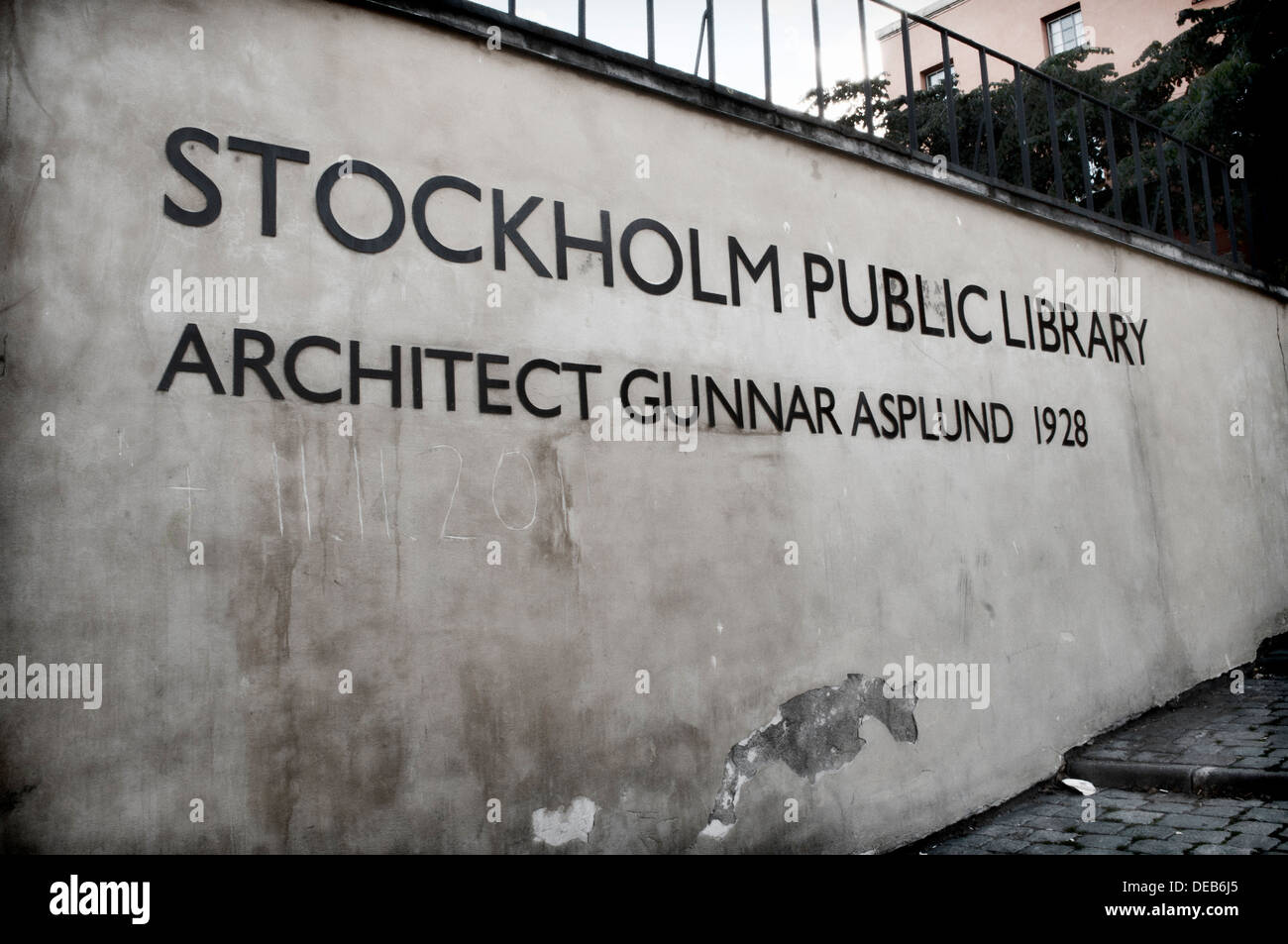 Public library sign hi-res stock photography and images - Alamy