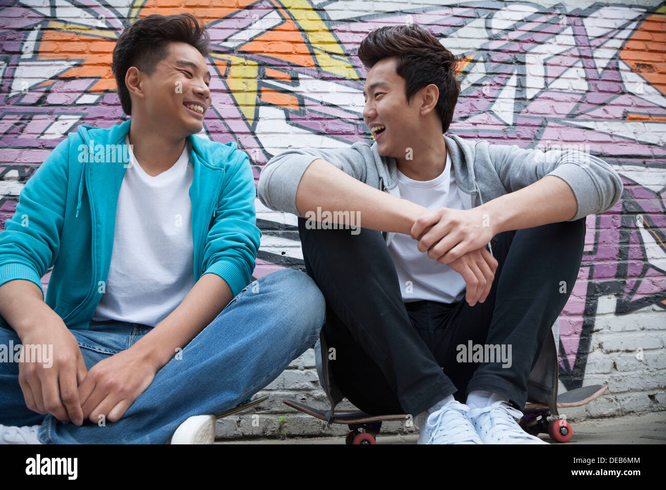 Men on skateboards hi-res stock photography and images - Alamy