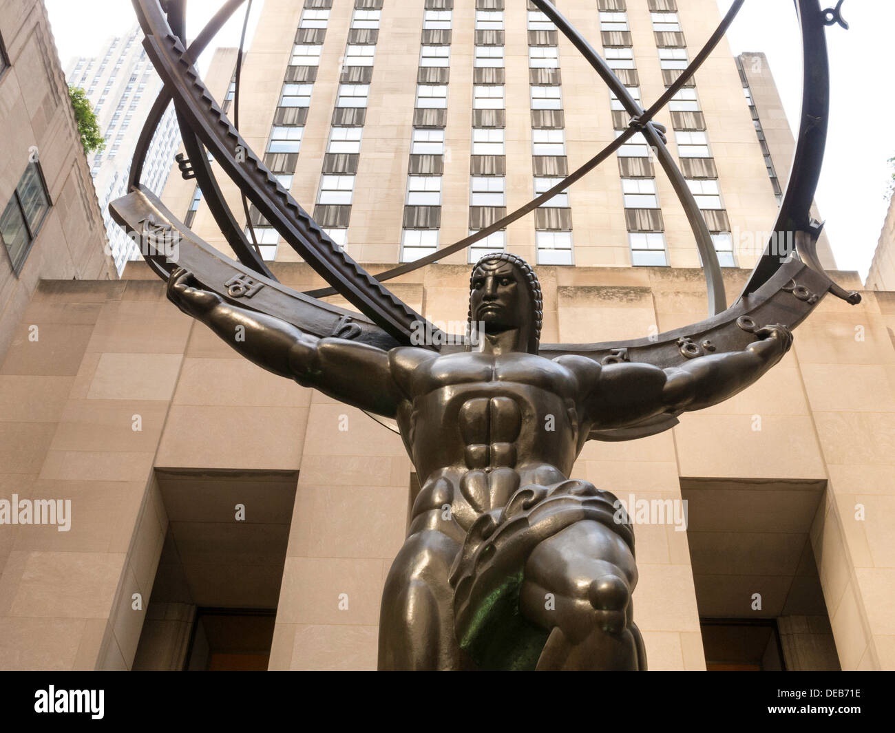 Atlas Statue in Rockefeller Center, NYC Stock Photo - Alamy