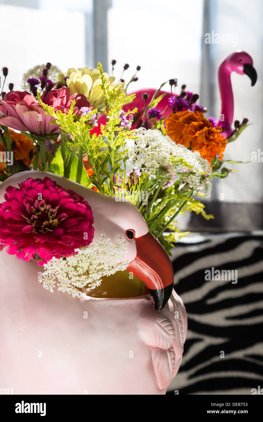 Flamingo with flowers hi-res stock photography and images - Alamy