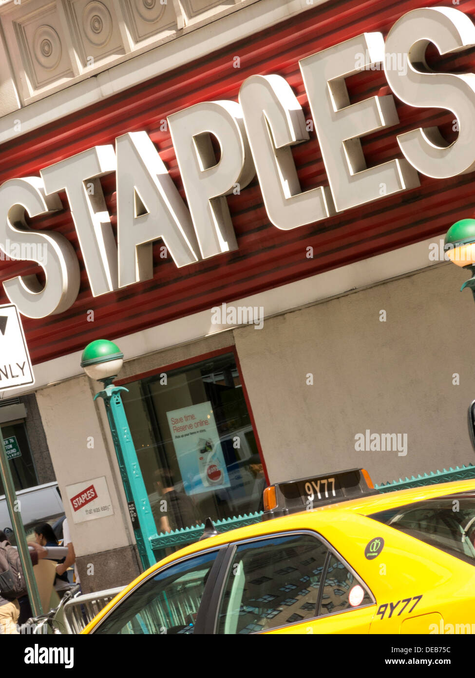 Staples Retail Storefront Sign Stock Photo - Alamy