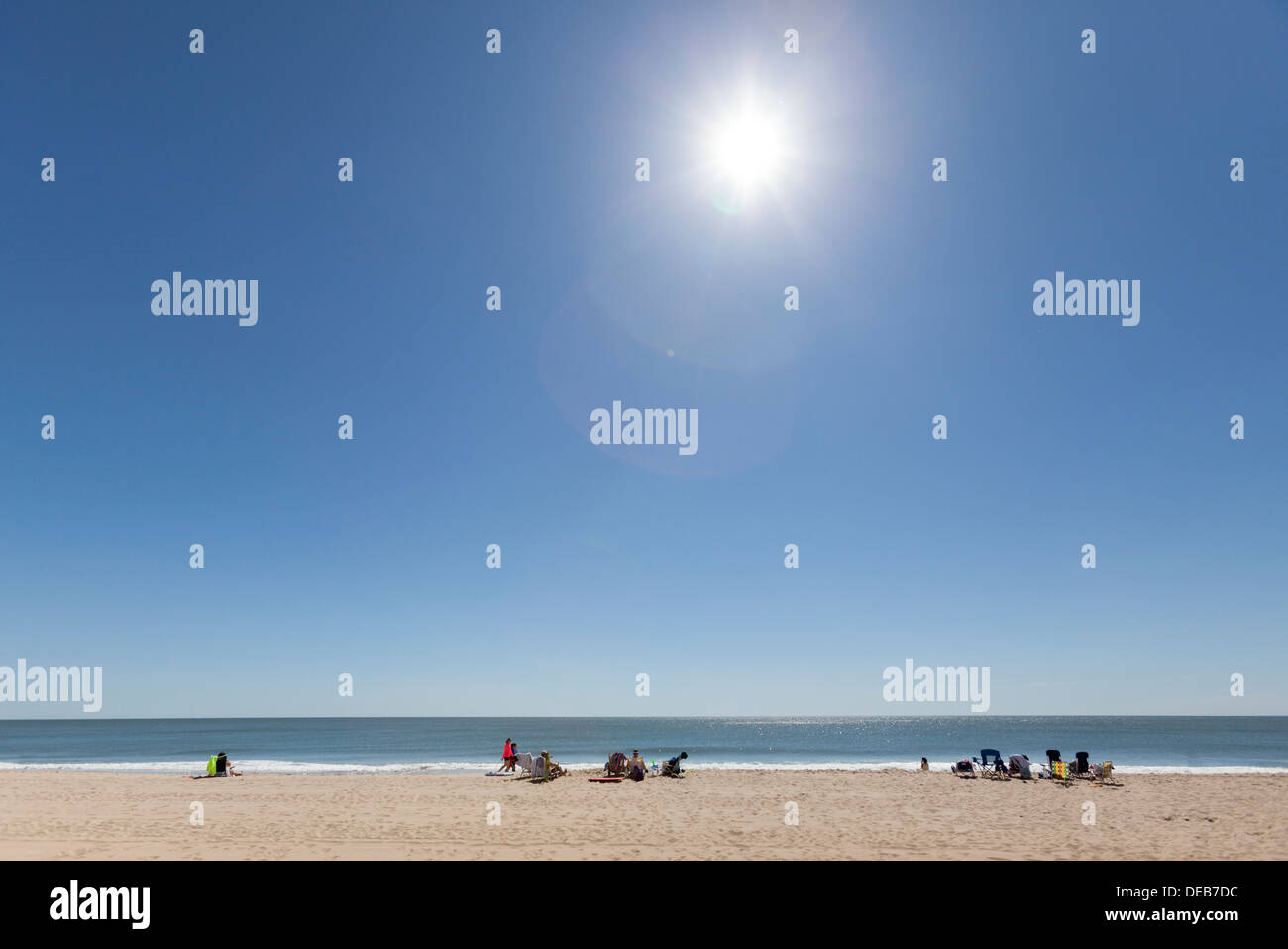 Group beachgoers hi-res stock photography and images - Alamy