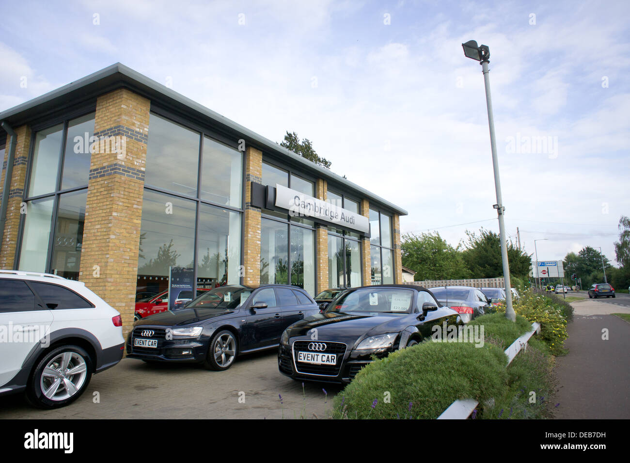 Audi showroom hi-res stock photography and images - Alamy
