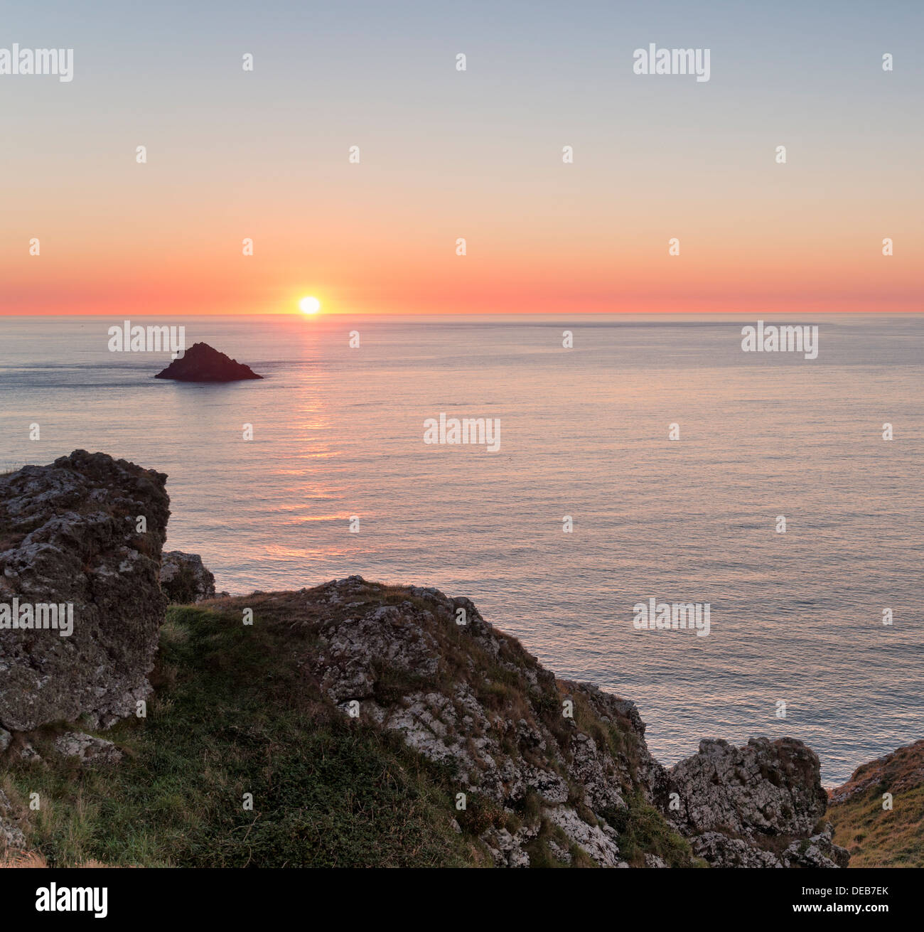 Sunset over the Rumps on Pentire Headland on Cornwall's Atlantic coast ...