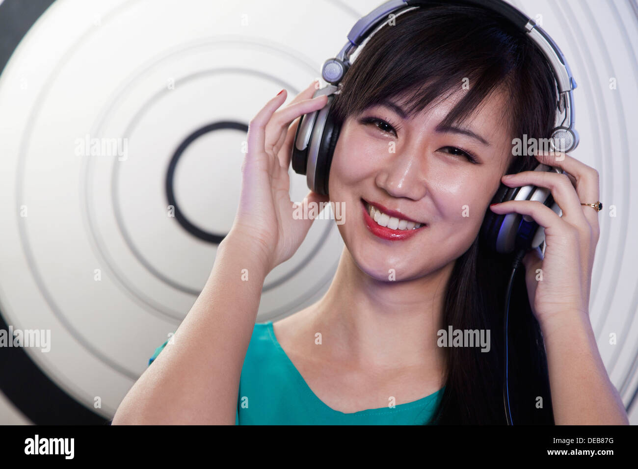 A portrait of a female DJ playing music in a nightclub Stock Photo - Alamy