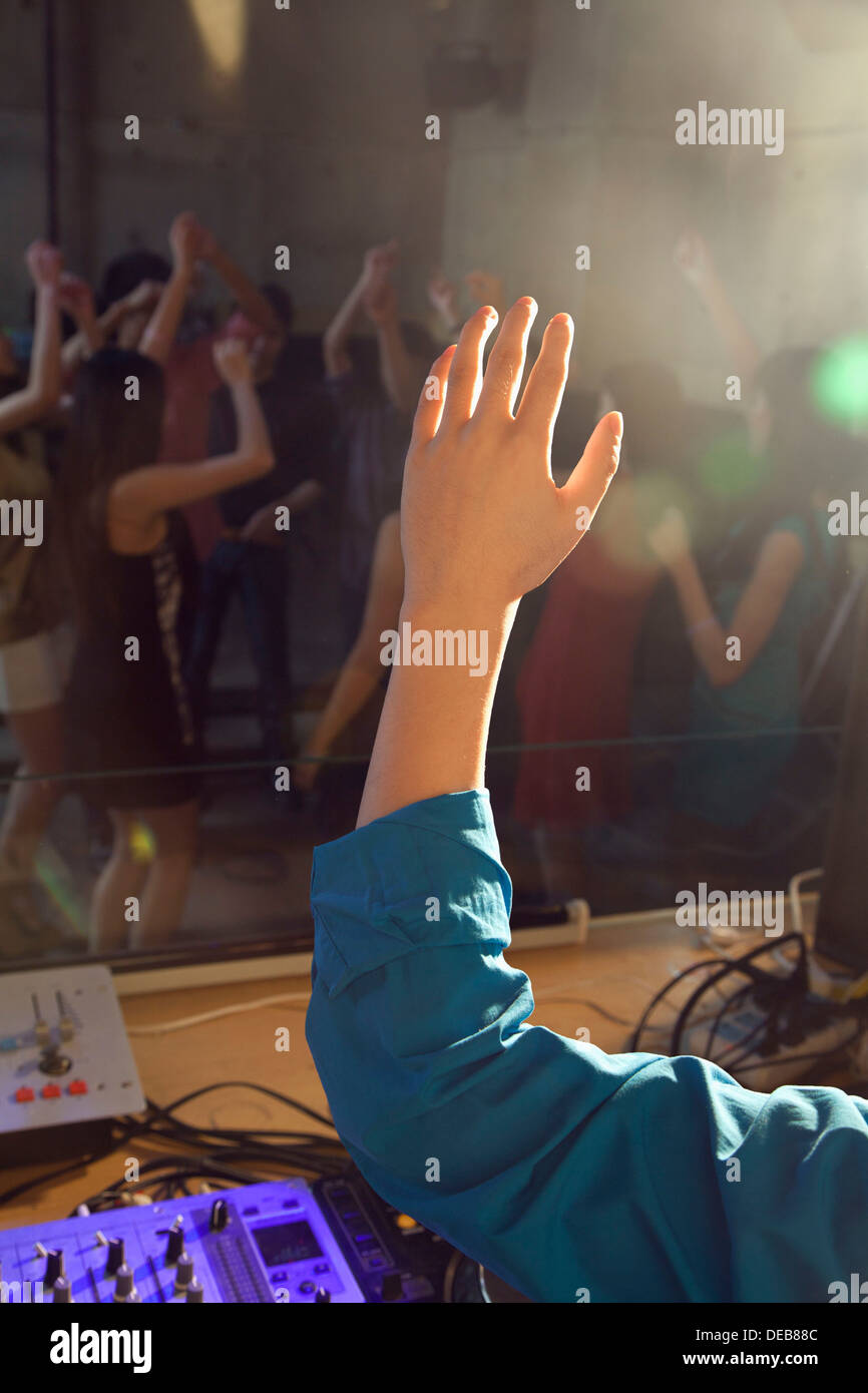 Over the shoulder crowd hi-res stock photography and images - Alamy