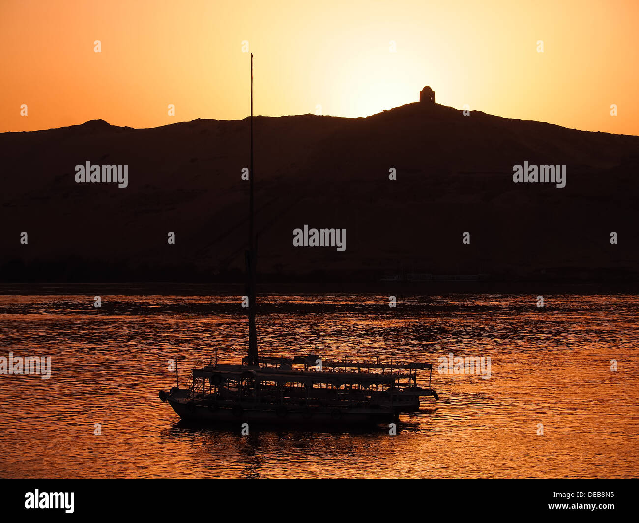 Egypt river nile sunset setting hi-res stock photography and images - Alamy