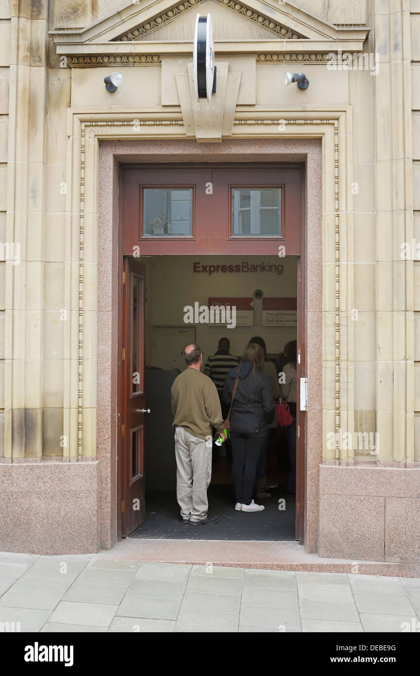 Queue of people bank hi-res stock photography and images - Alamy