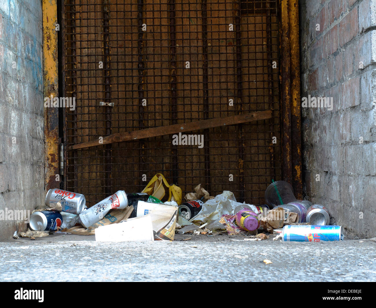 Dumbed hi-res stock photography and images - Alamy
