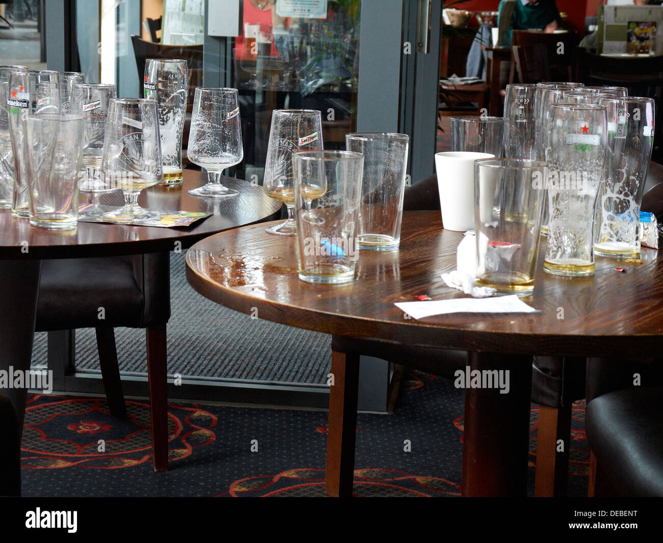 Empty pint beer glass hi-res stock photography and images - Alamy