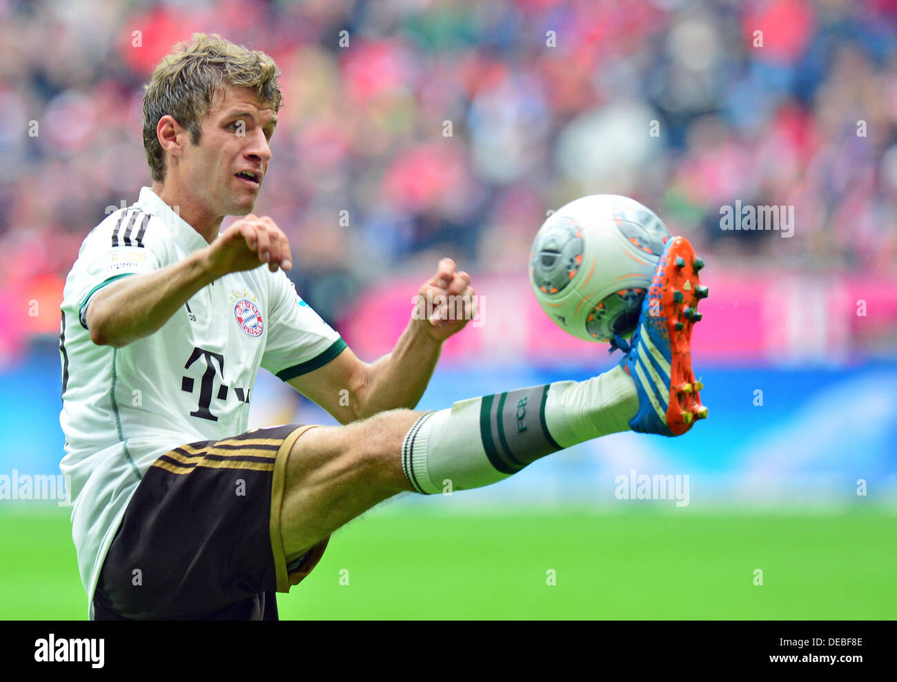 Munich, Germany. 14th Sep, 2013. Munich's Thomas Mueller plays the ball ...