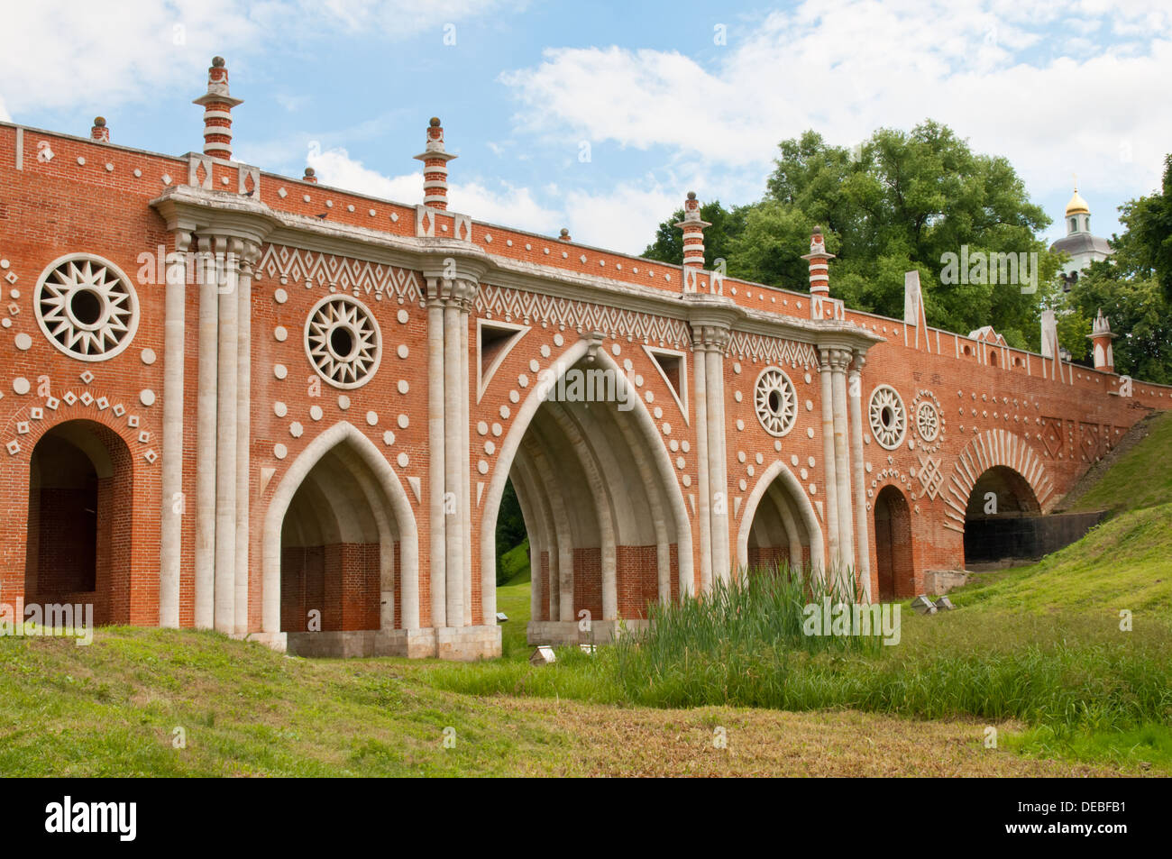 Red brick road bridge bridge hi-res stock photography and images - Alamy