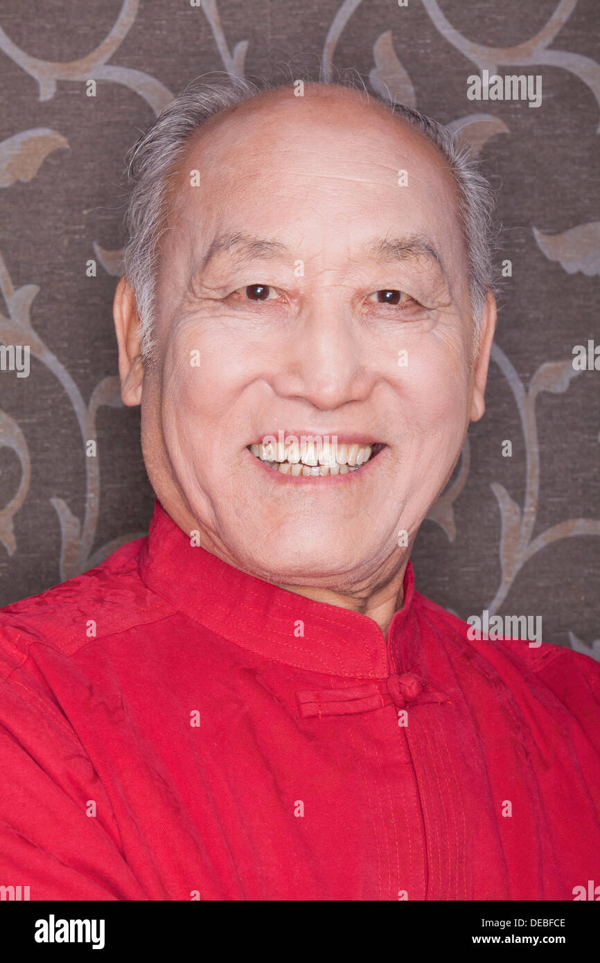 Man in traditional chinese clothing hi-res stock photography and images ...