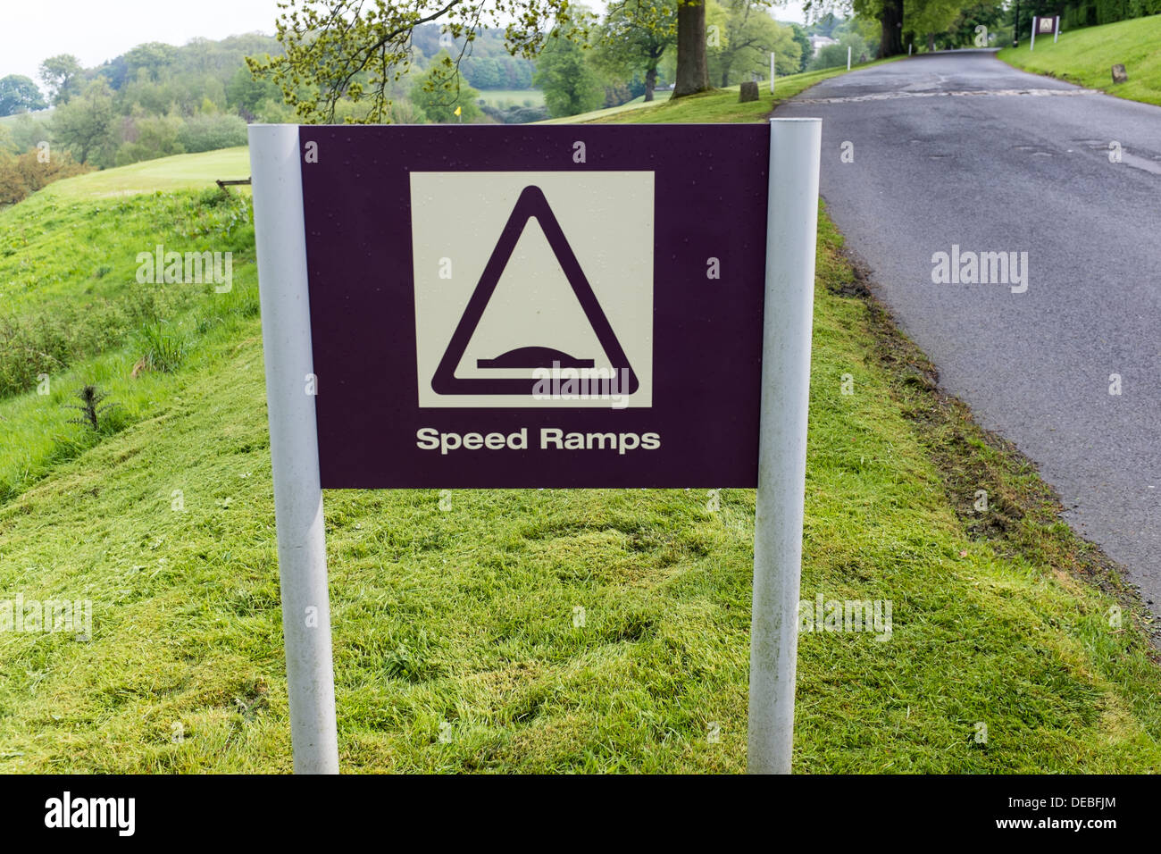 Car ramps hi-res stock photography and images - Alamy