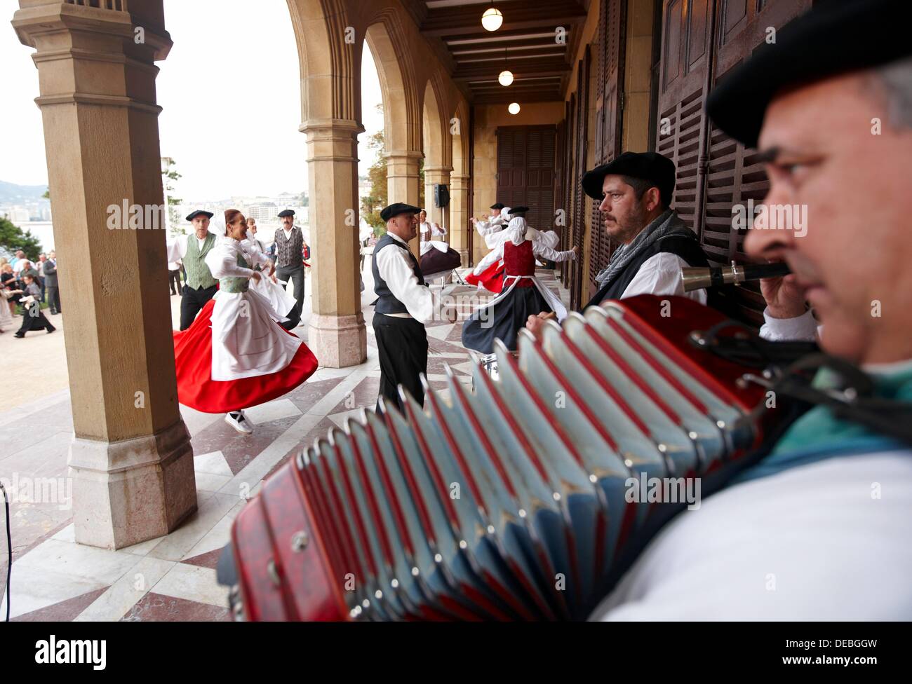 Basque dancing dance country hi-res stock photography and images - Alamy