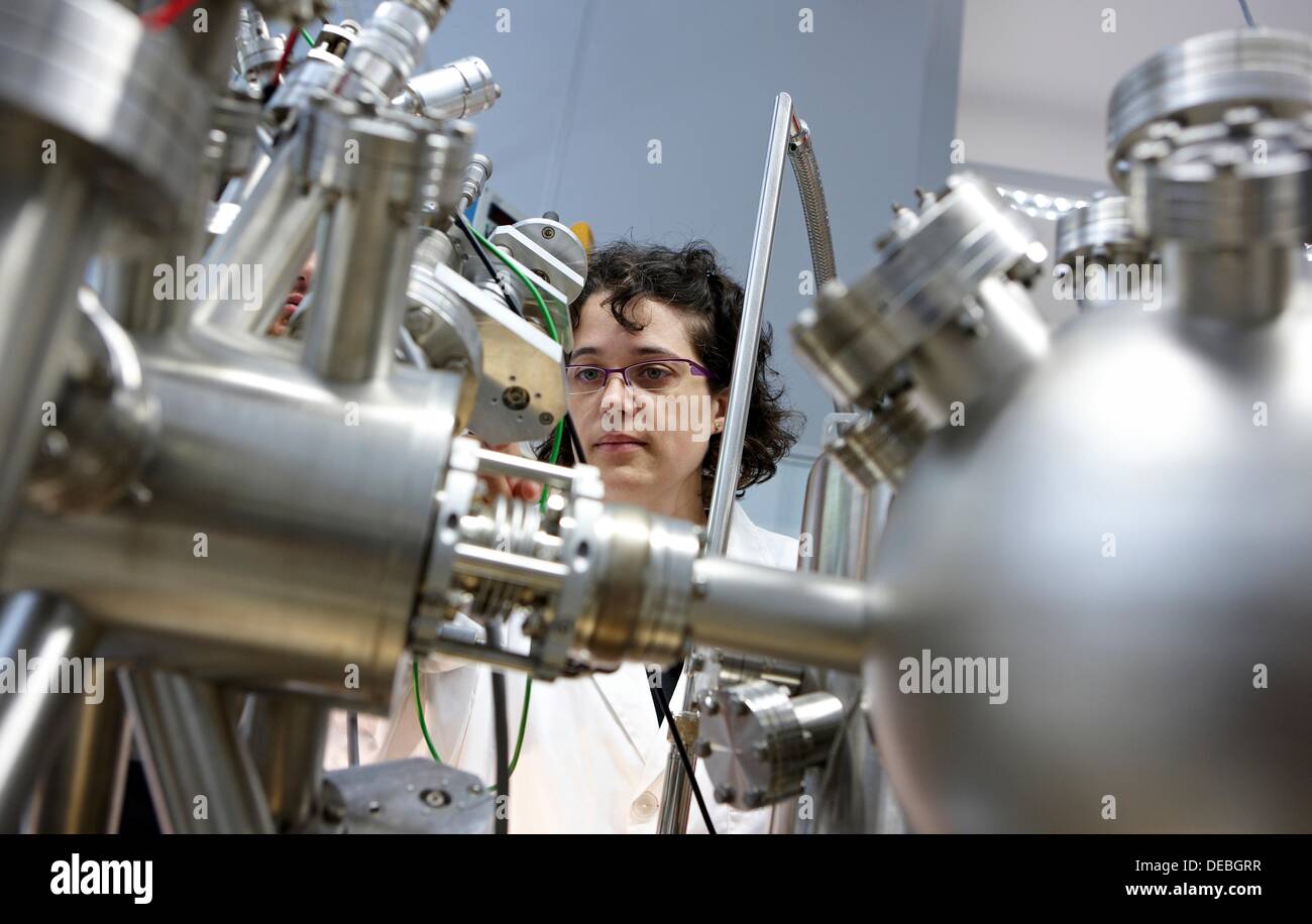Scanning tunneling microscope hi-res stock photography and images - Alamy