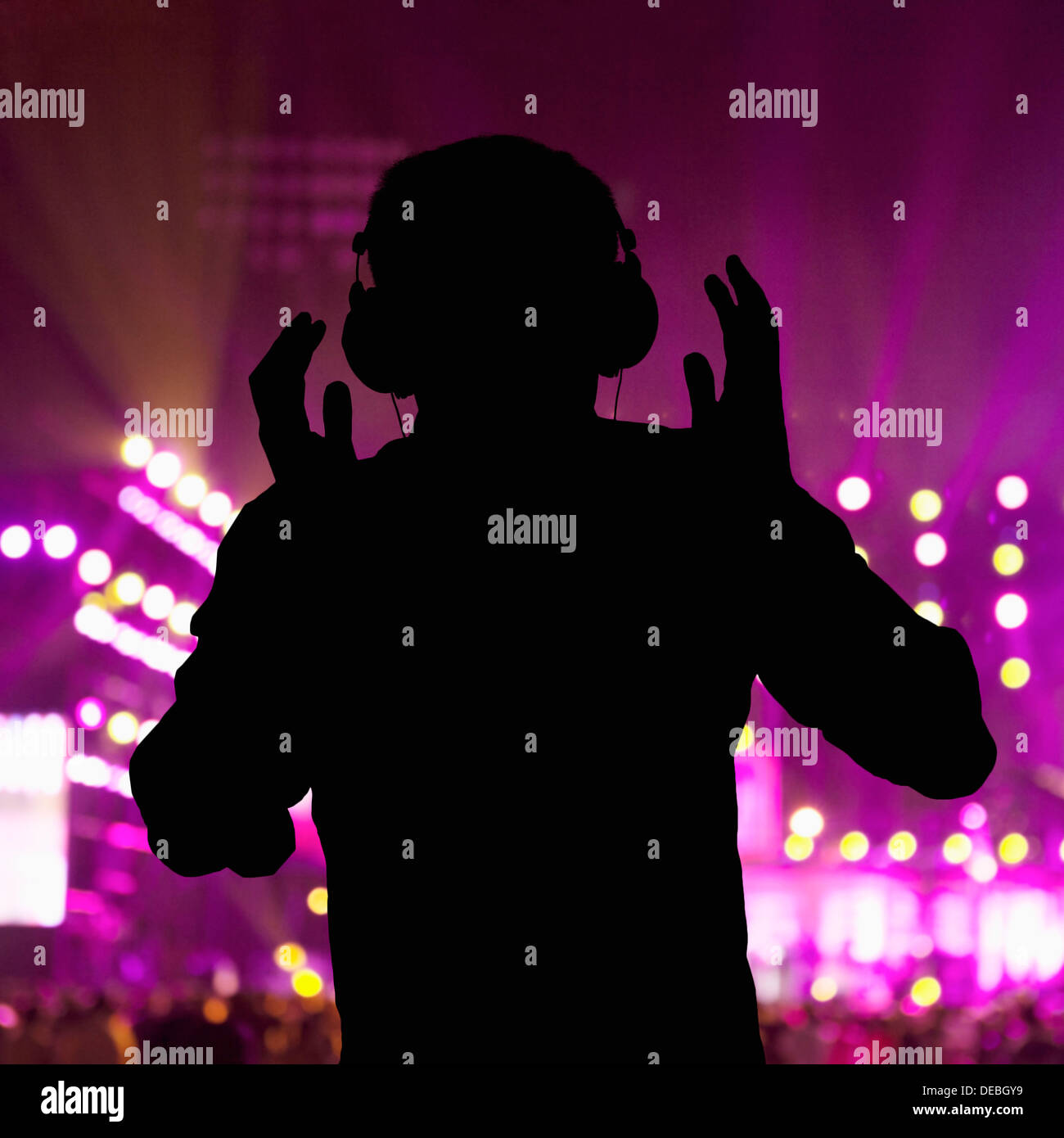 Night club dancing silhouette hi-res stock photography and images - Alamy