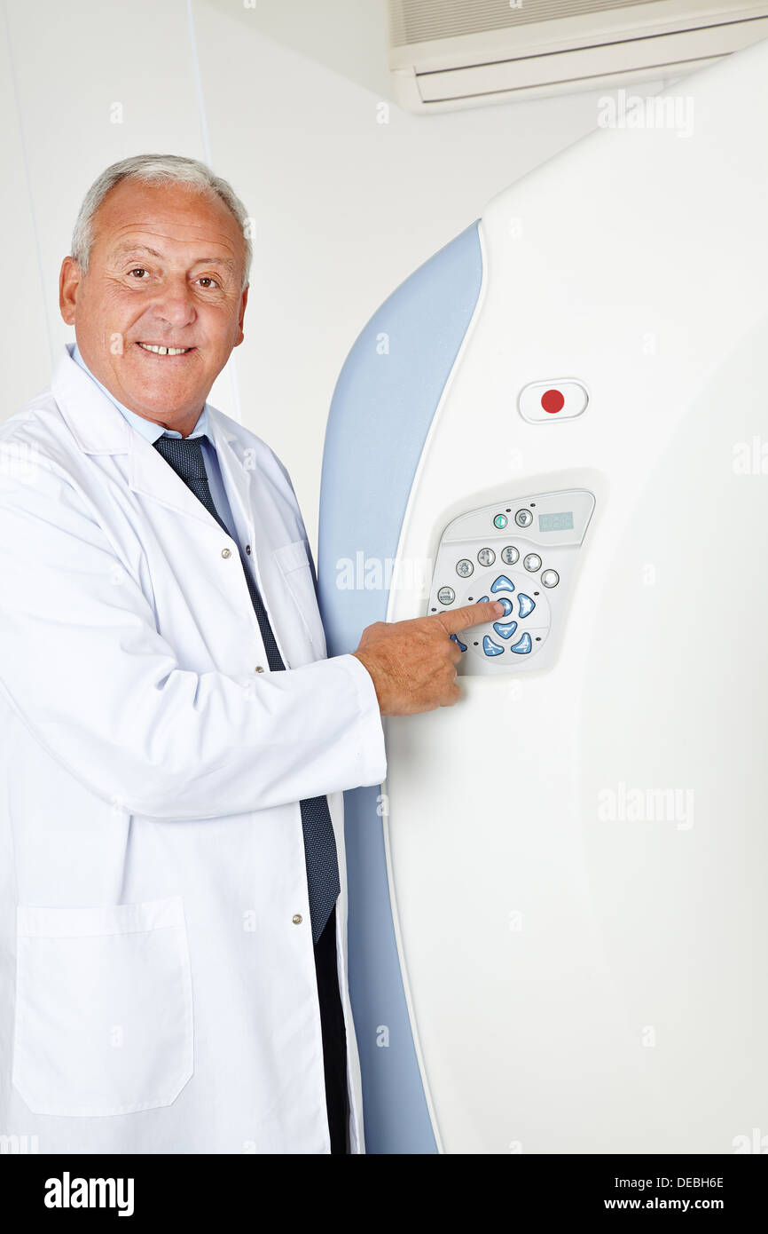 Radiologist and mri hi-res stock photography and images - Alamy