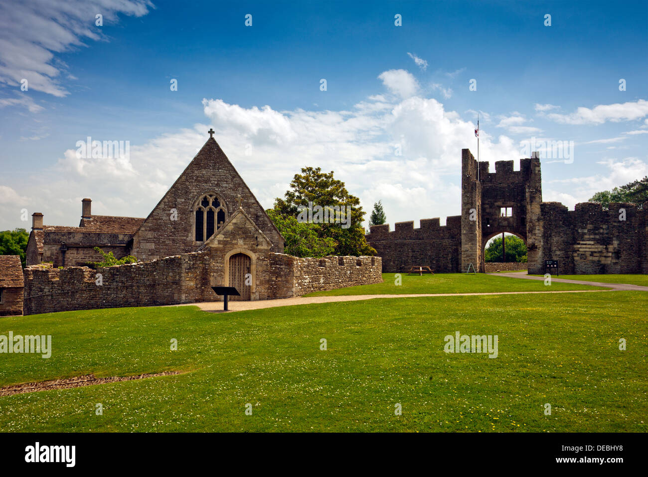 Farleigh hungerford castle chapel hi-res stock photography and images ...