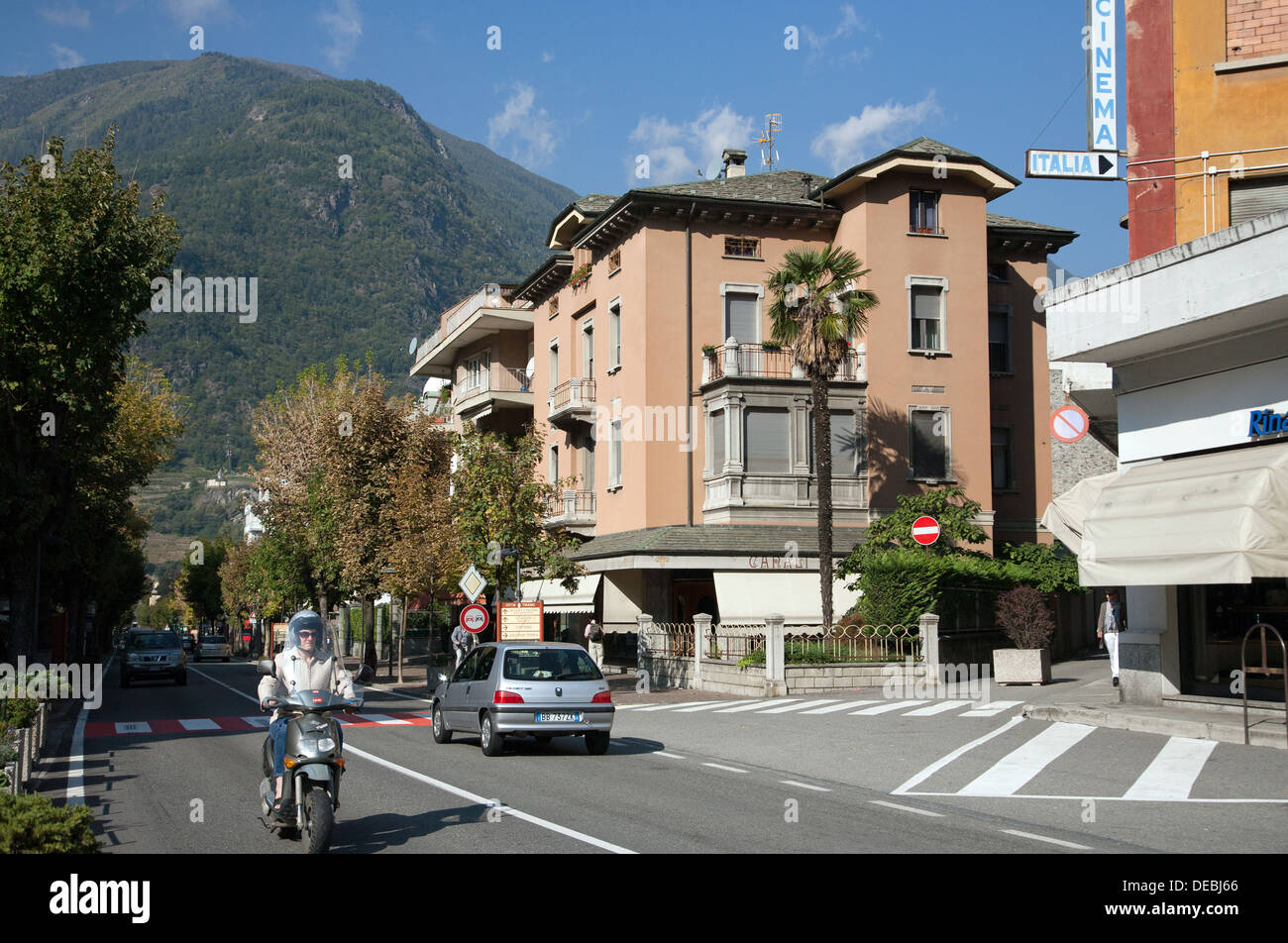 Traffic in city center hi-res stock photography and images - Alamy