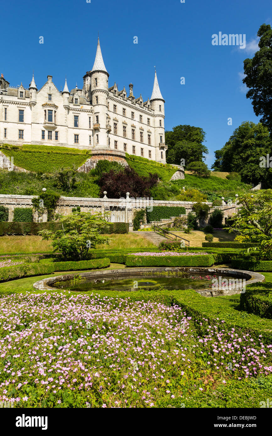 DUNROBIN CASTLE SUTHERLAND SCOTLAND WITH POND AND PINK FLOWERS Stock ...