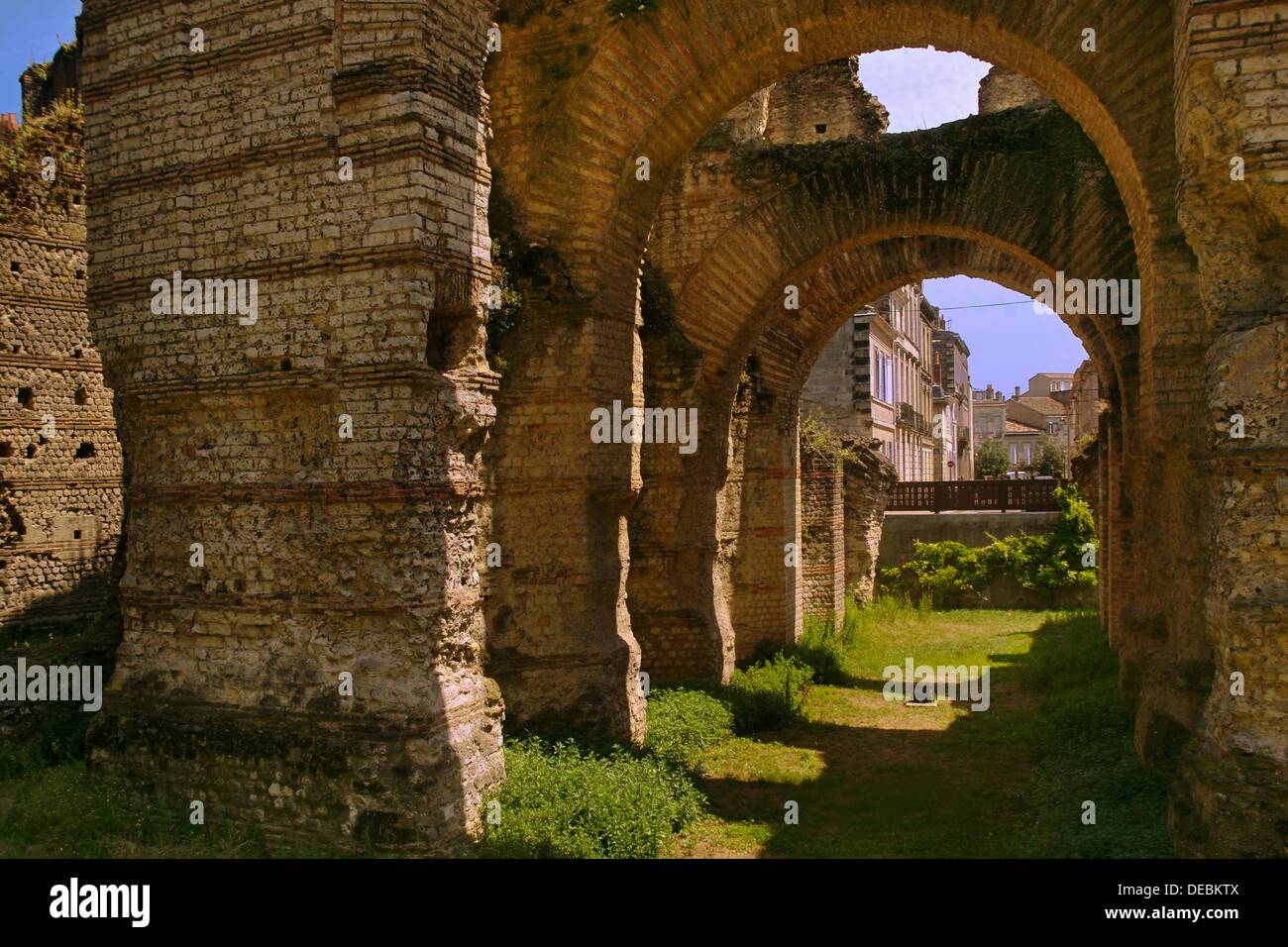 Palais gallien roman amphitheatre hi-res stock photography and images ...