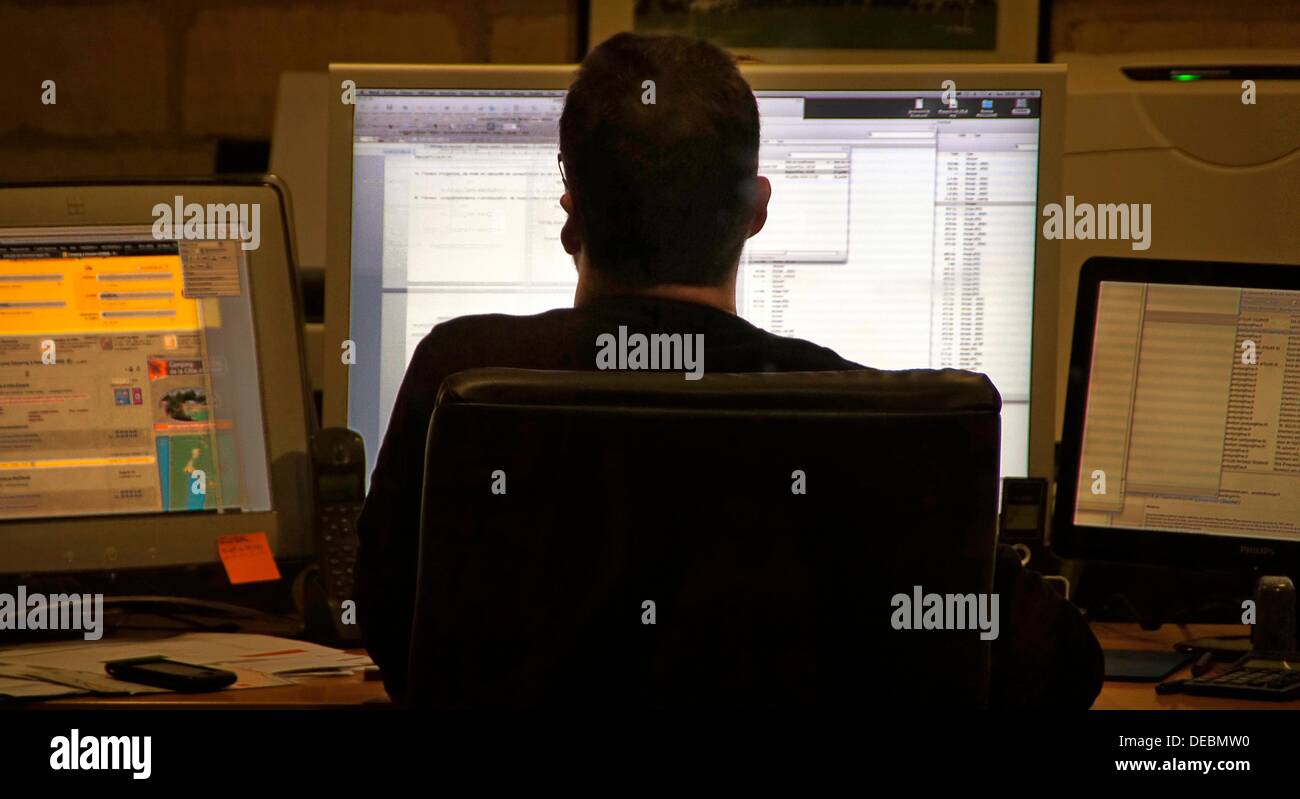 Network computers hi-res stock photography and images - Alamy