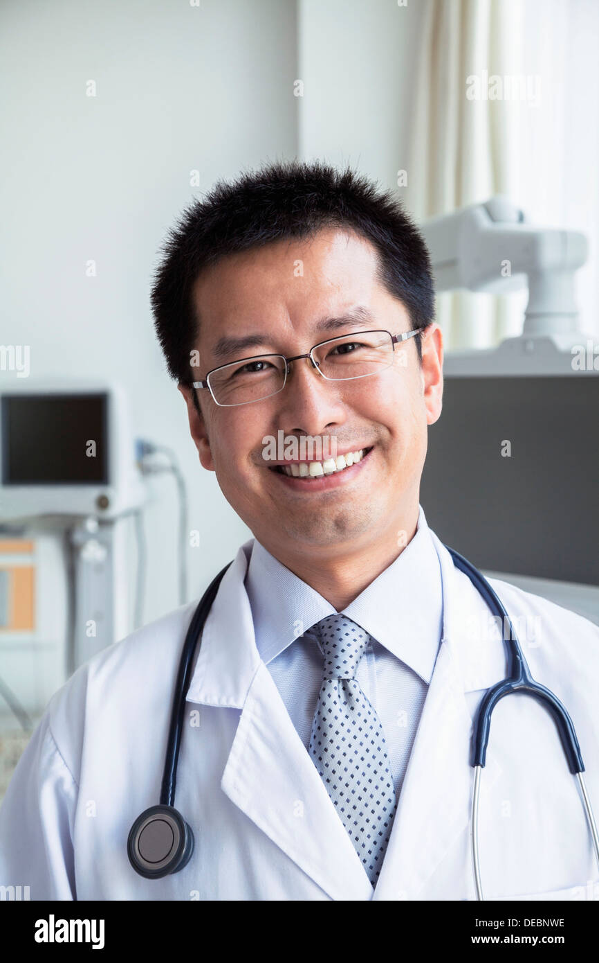 Looking front ward hi-res stock photography and images - Alamy