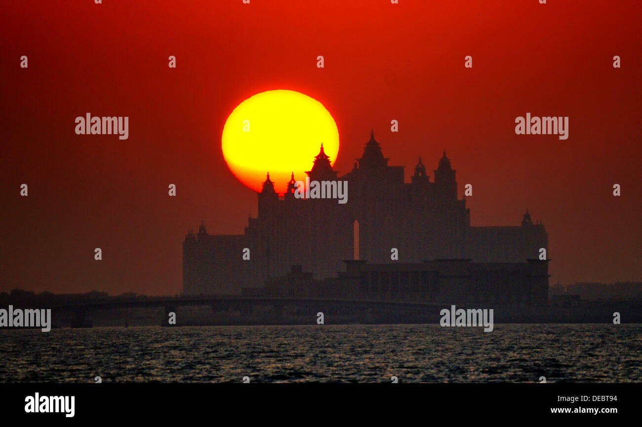 Atlantis image hi-res stock photography and images - Alamy