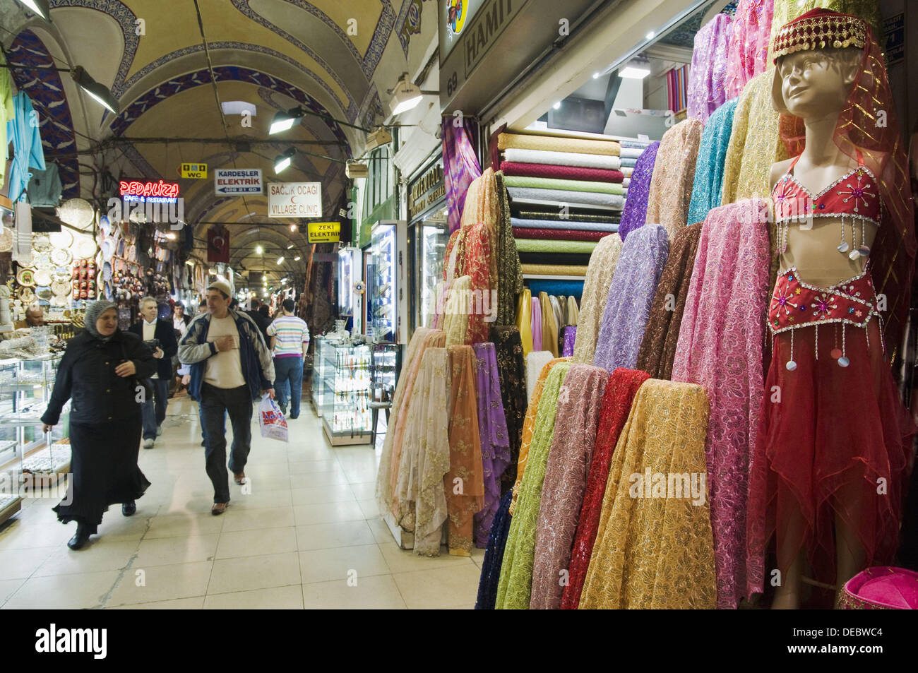 Grand bazaar market dress shop hi-res stock photography and images - Alamy