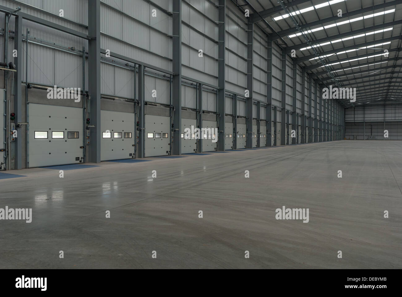 Warehouse doors hi-res stock photography and images - Alamy