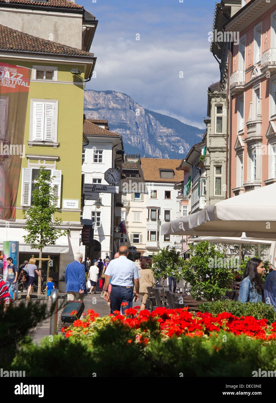 Italian town architecture hi-res stock photography and images - Alamy