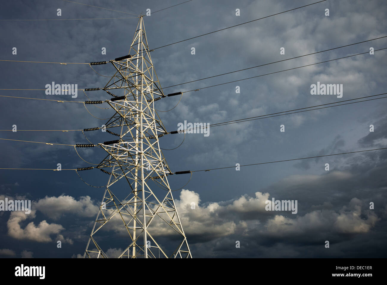 Pylon in the rain hi-res stock photography and images - Alamy