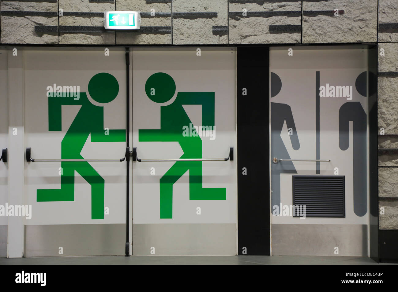 Airport washroom hi-res stock photography and images - Alamy