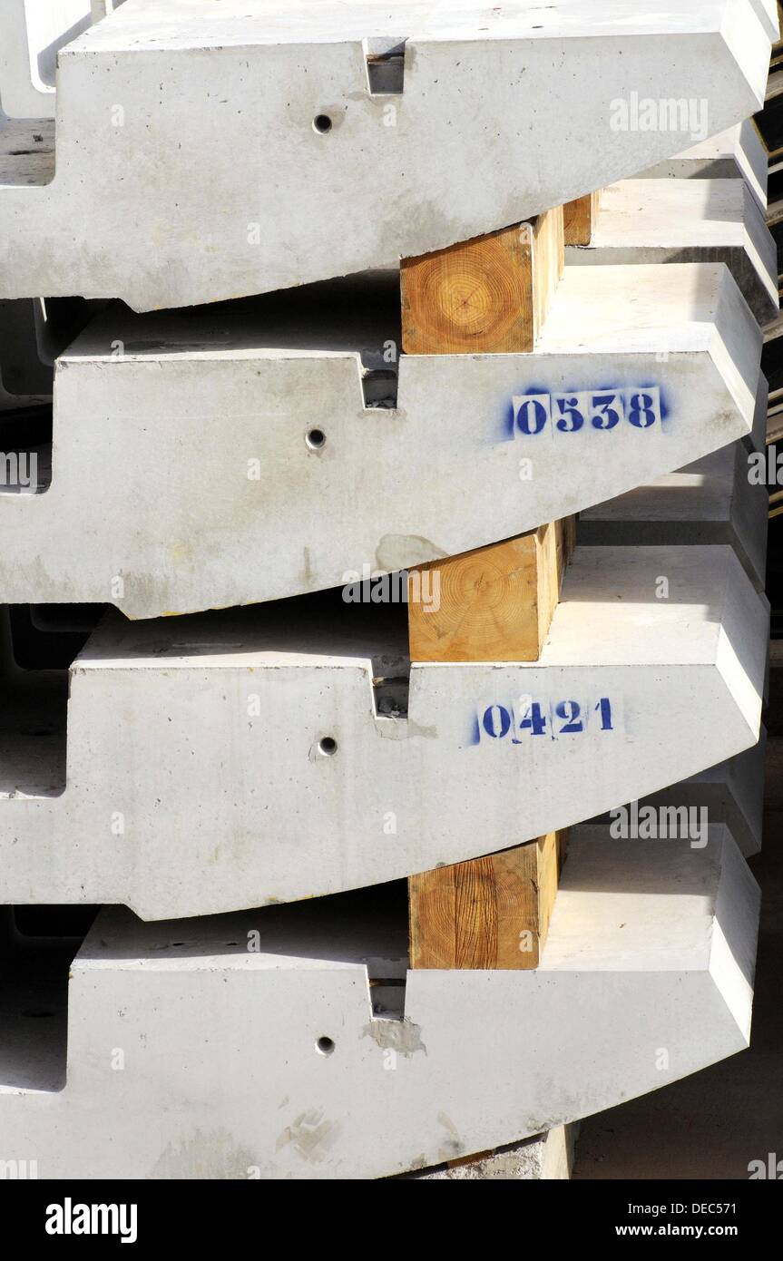 Railway beams hi-res stock photography and images - Alamy