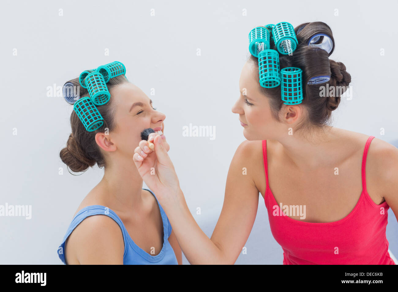 Girls putting on makeup hi-res stock photography and images - Alamy