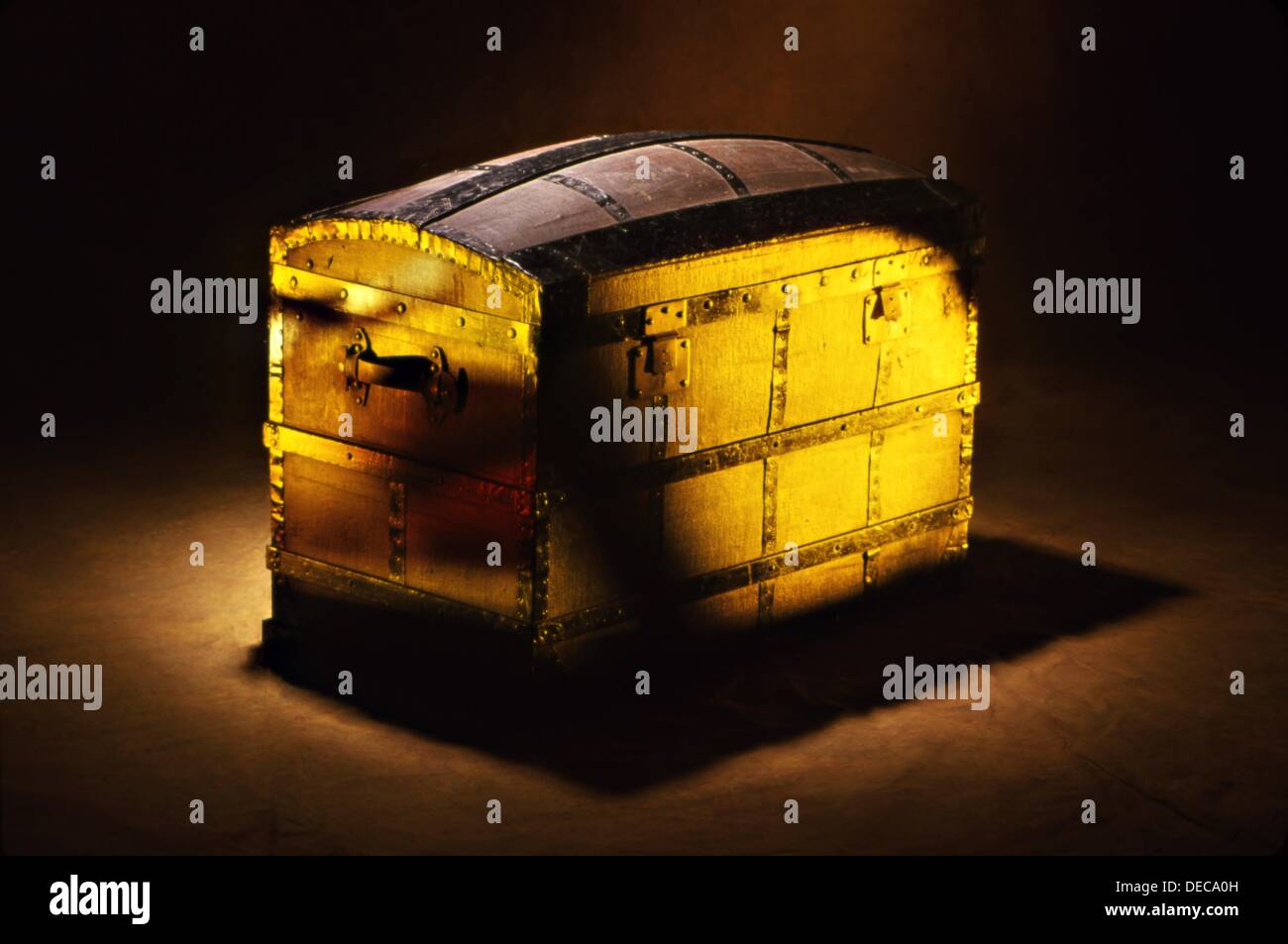 Treasure chest hi-res stock photography and images - Alamy