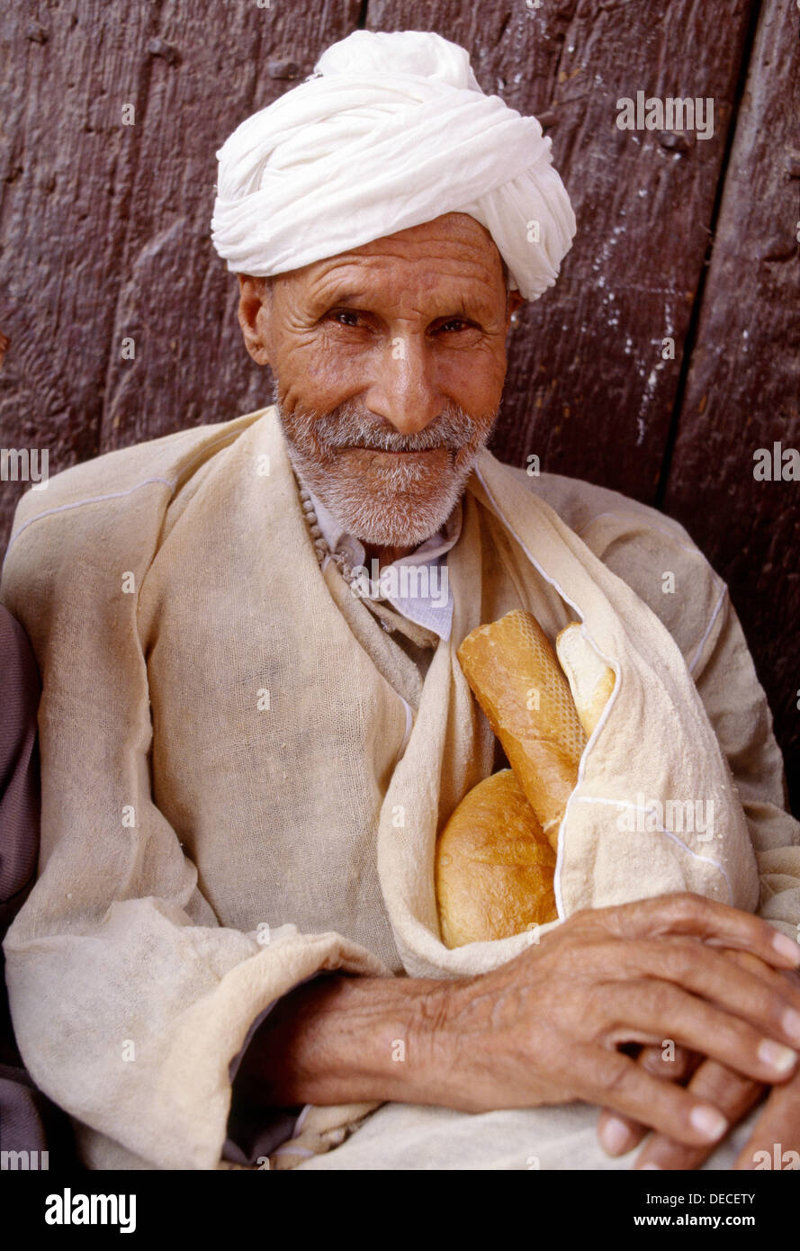 African senior man portrait turban hi-res stock photography and images ...