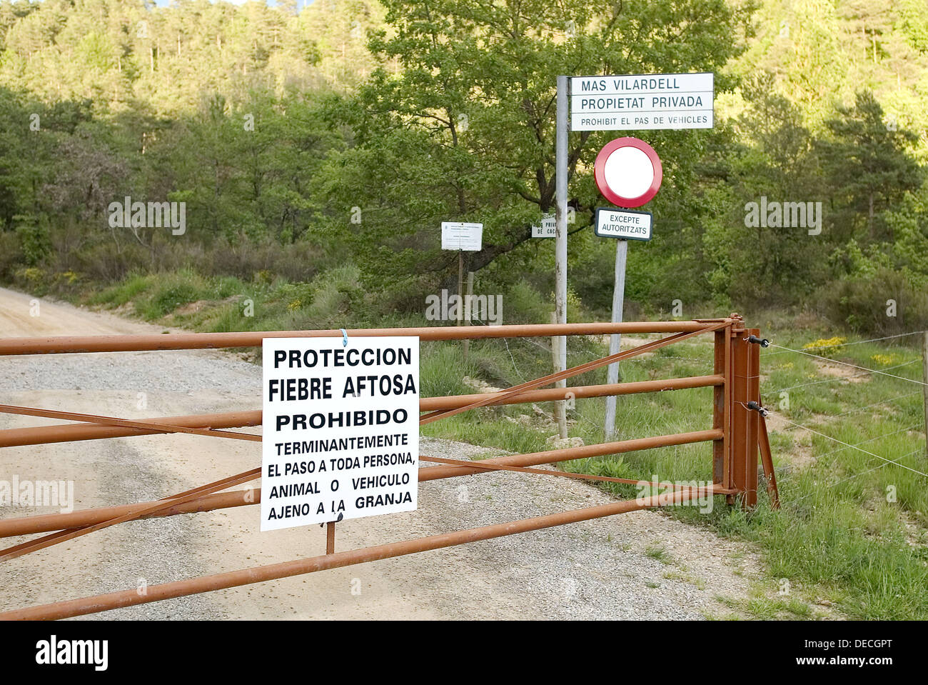 Foot and mouth farm gate hi-res stock photography and images - Alamy