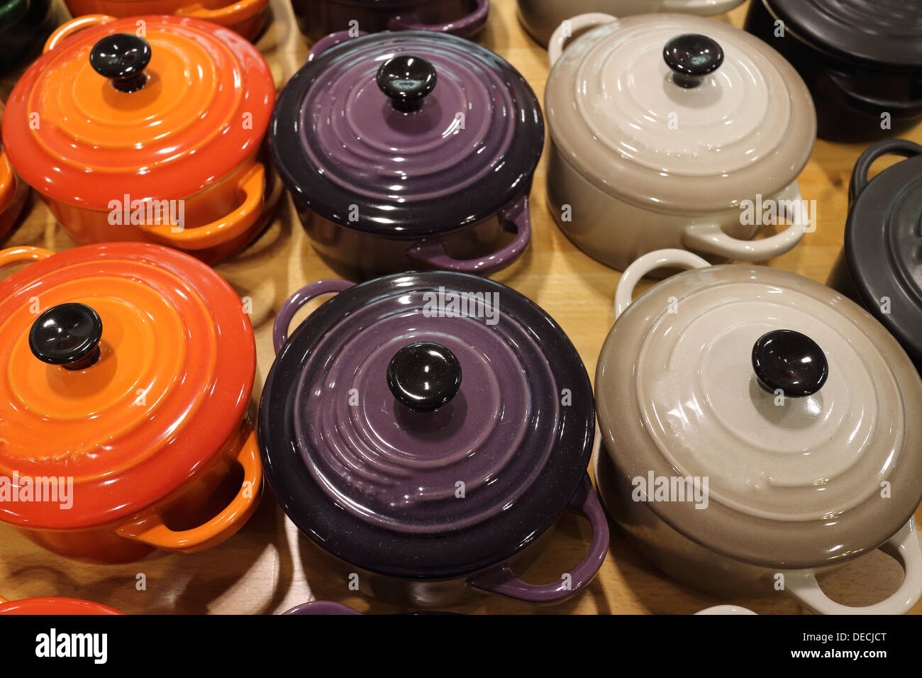 Cast iron cooking pots hi-res stock photography and images - Alamy