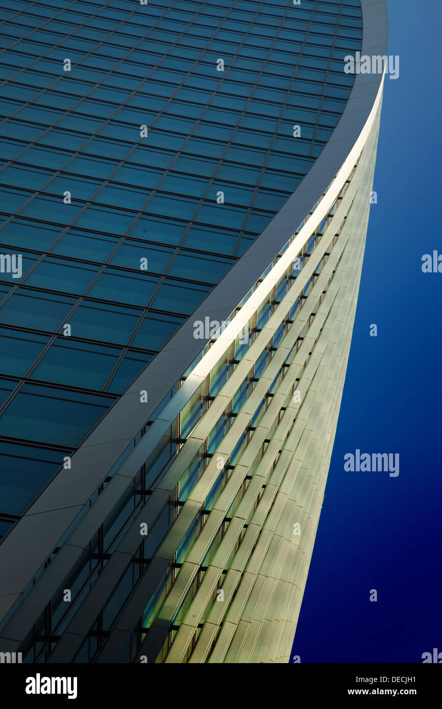 Curved skyscraper building hi-res stock photography and images - Alamy