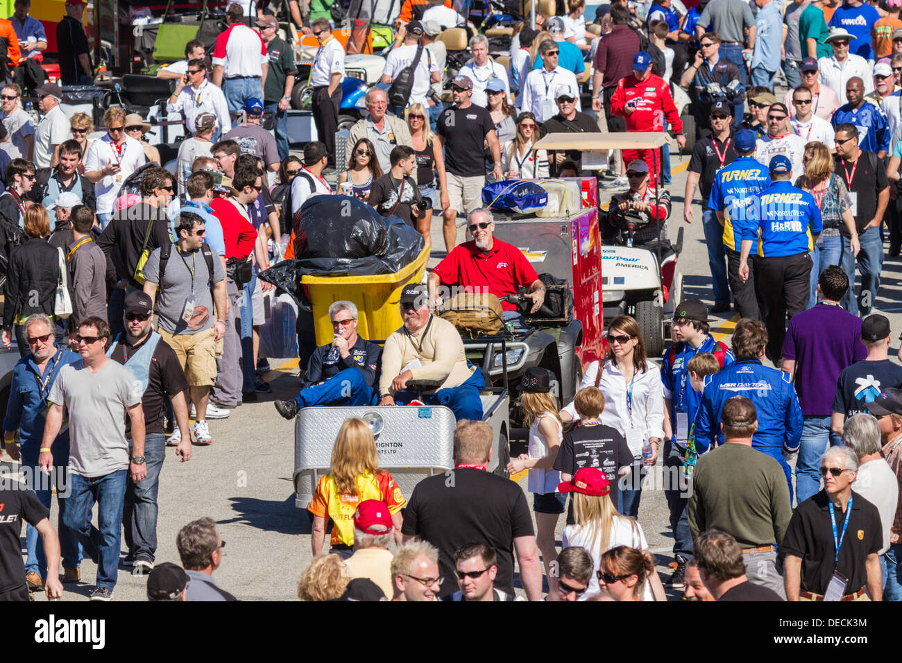 Daytona international speedway crowd hi-res stock photography and ...