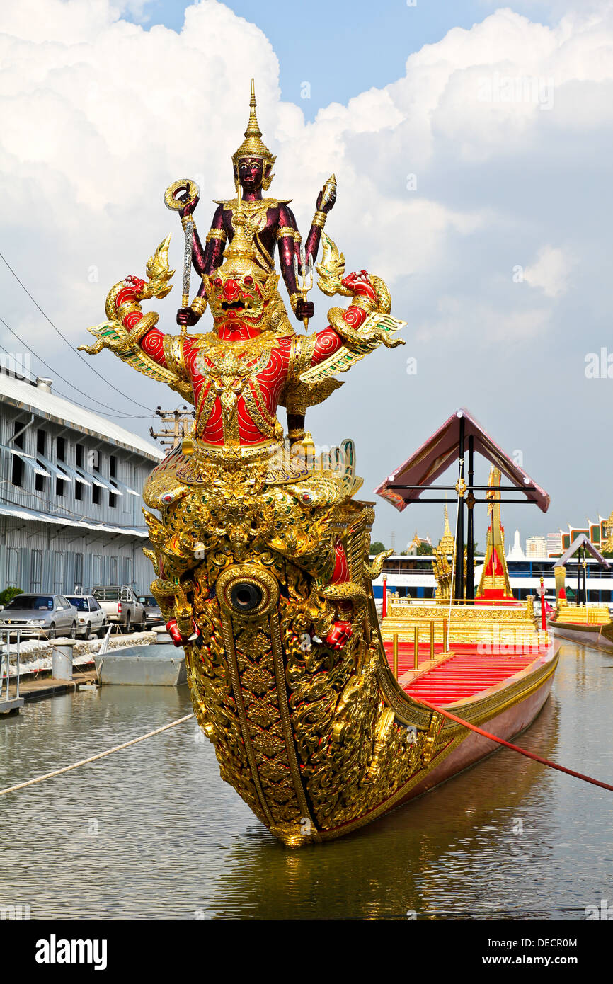 Royal barge building hi-res stock photography and images - Alamy