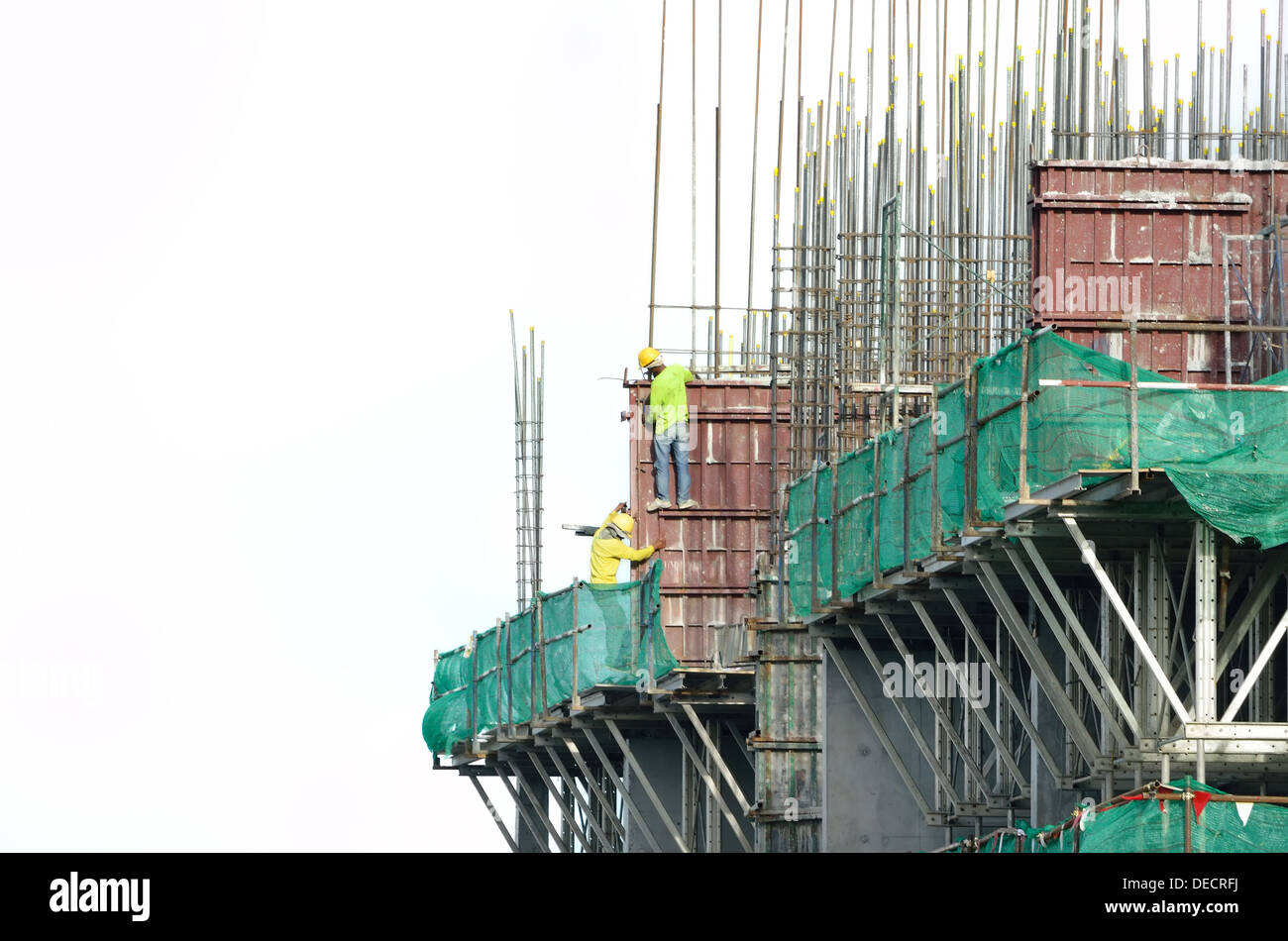 Workers on scaffolding working hi-res stock photography and images - Alamy