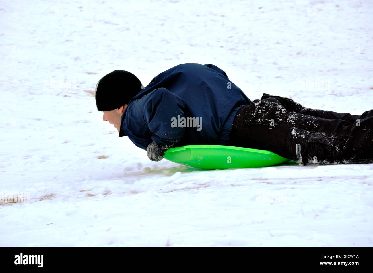 People and sleds hi-res stock photography and images - Alamy