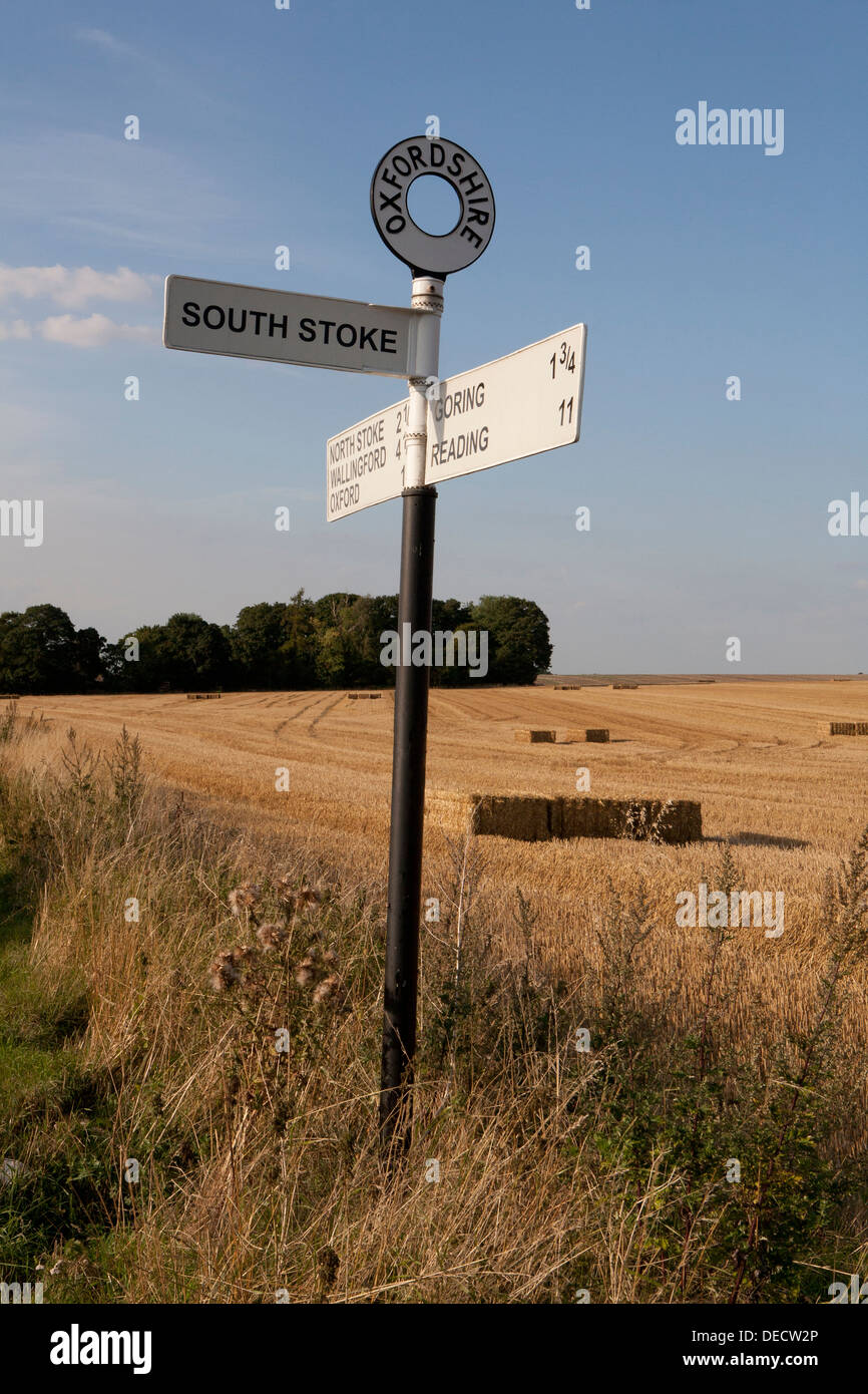 Cast iron road sign hi-res stock photography and images - Alamy