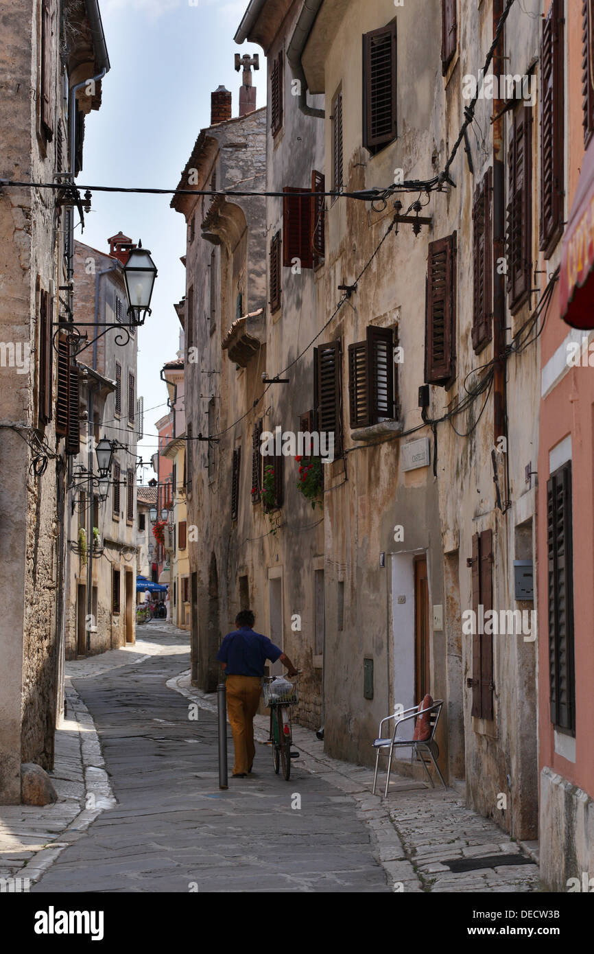 Vodnjan, Croatia, narrow alley in the Old Town Stock Photo - Alamy